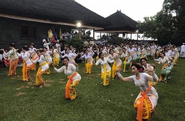 Tari Rejang ; Sebuah Persembahan Tanda Cinta Pada Sang Pencipta ...